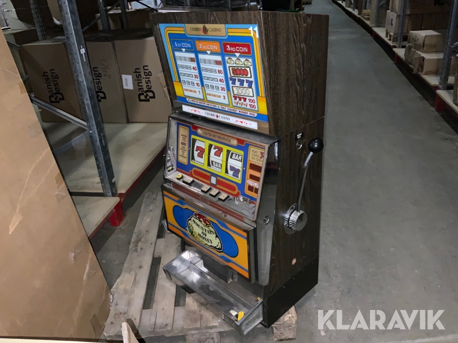 Klaravik Auktioner | Enarmad bandit