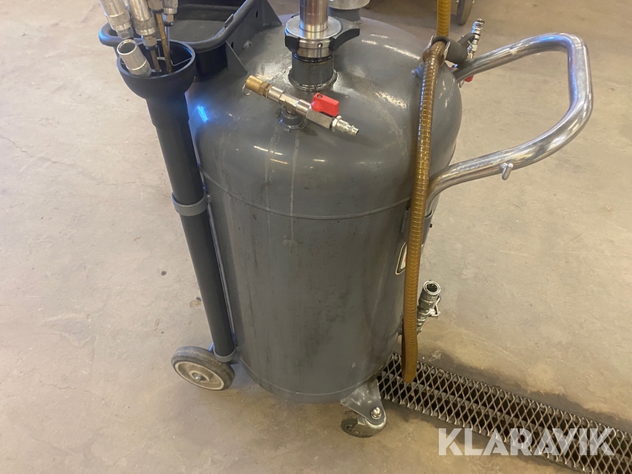 Spilloljeuppsamlare med oljesug Lubeworks 90L, Västerås, Kla