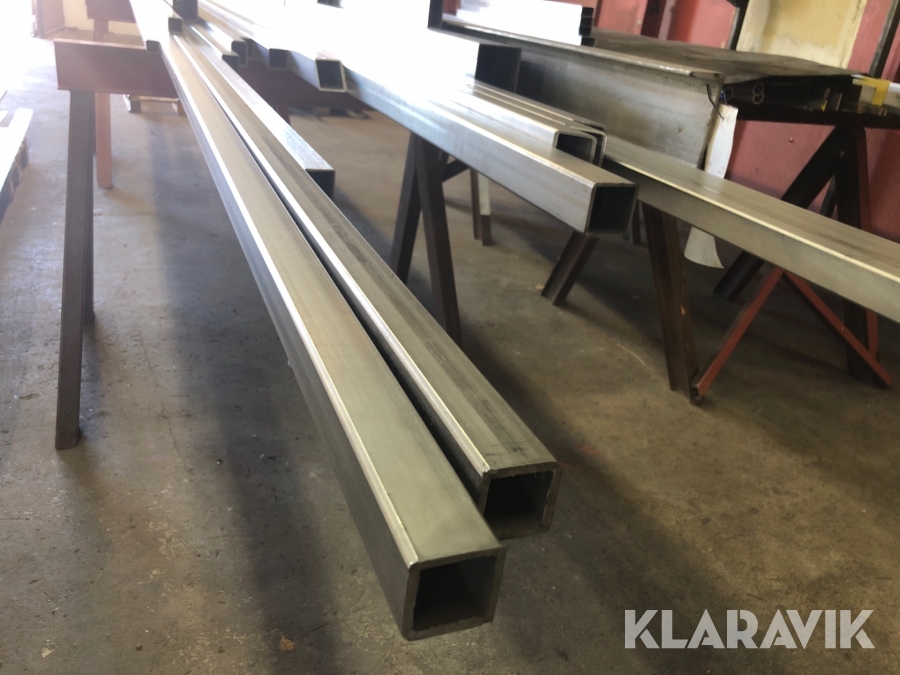 U-balk och fyrkanströr rostfritt parti