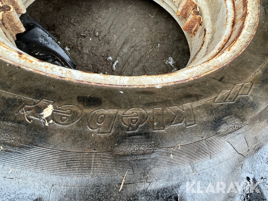 Dubbelmontage Kléber 16.9R34, Gislaved, Klaravik auktioner