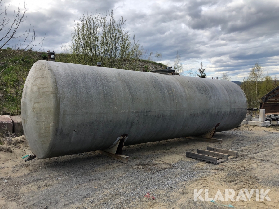 Tank av stål med skyddsskikt