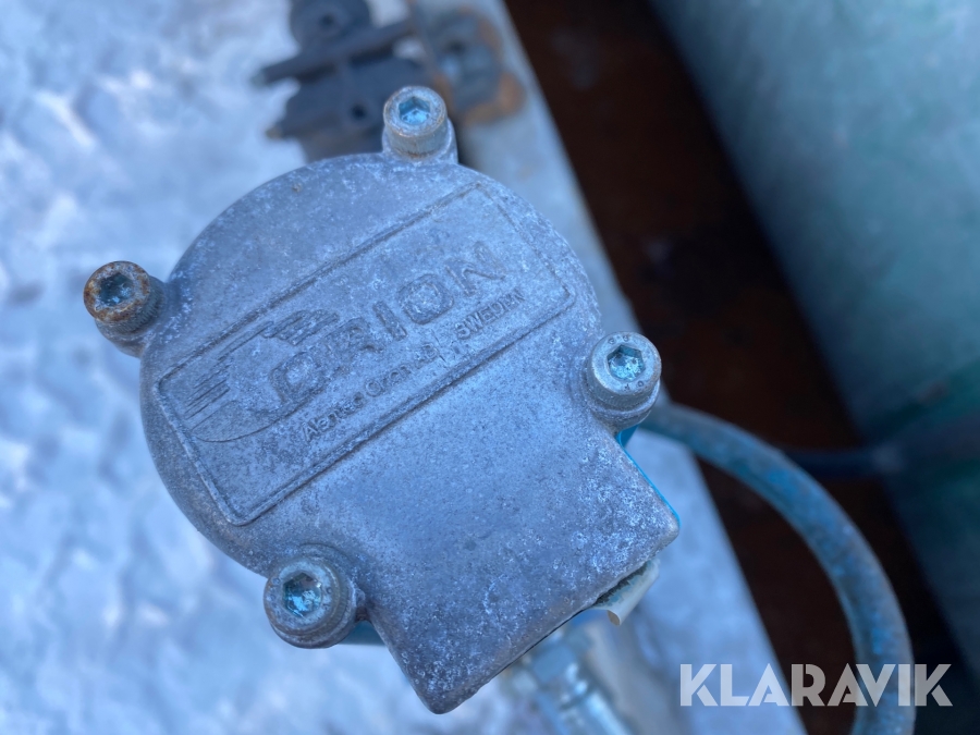 Klaravik Auktioner | Dieseltank 3000l med uppsamlingskärl