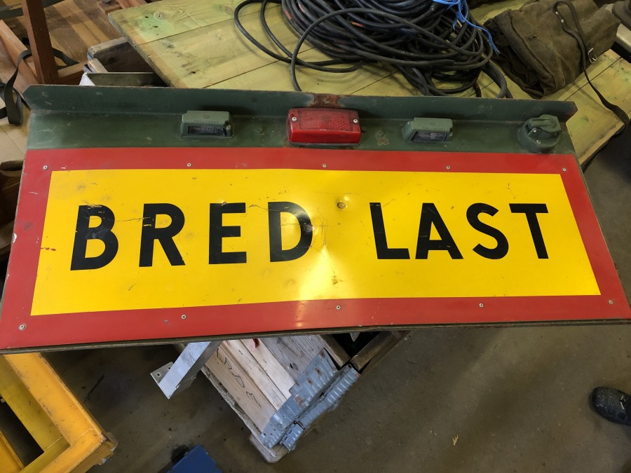 Klaravik Auktioner | Skylt bred last