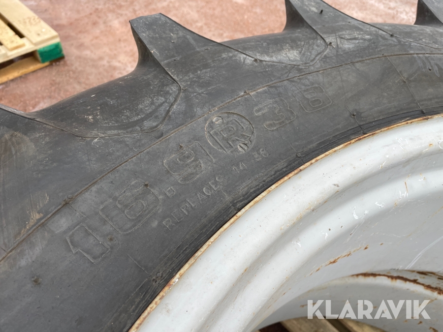 Dubbelmontage 16.9 R38, Hedemora, Klaravik auktioner