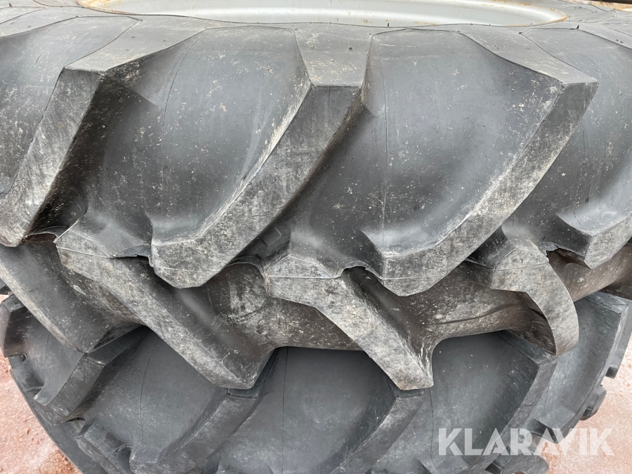 Dubbelmontage 16.9 R38, Hedemora, Klaravik auktioner