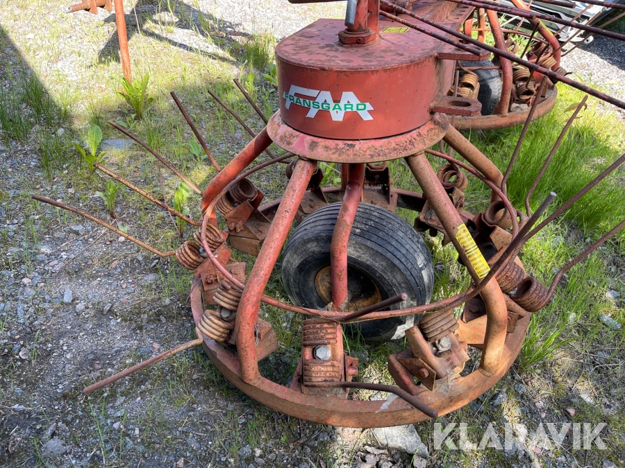 Klaravik Auktioner | Strängläggare/ hövändare FM Fransgård RV300