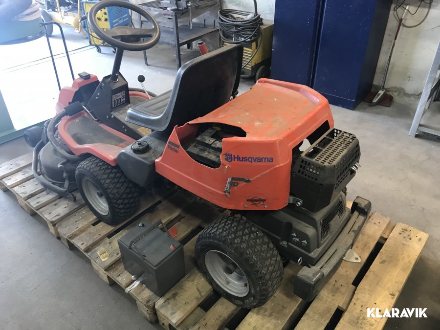 Klaravik Auktioner | Gräsklippare Husqvarna Rider 13AWD samt gå ...