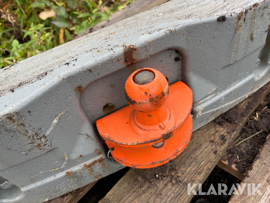 Bakvikt med dragkula Stiga Titan, Kungsbacka, Klaravik aukti