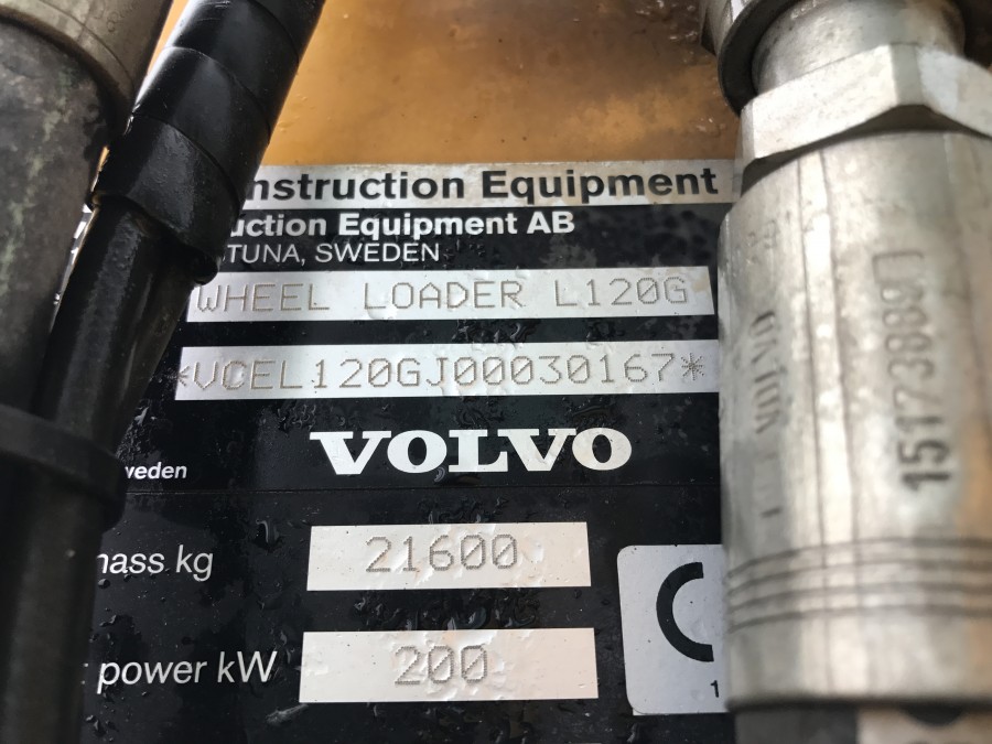 VOLVO L120G Lastmaskin med skopa och balk