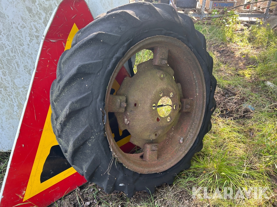 Volvo BM 10 fälgar och däck, Lidköping, Klaravik auktioner