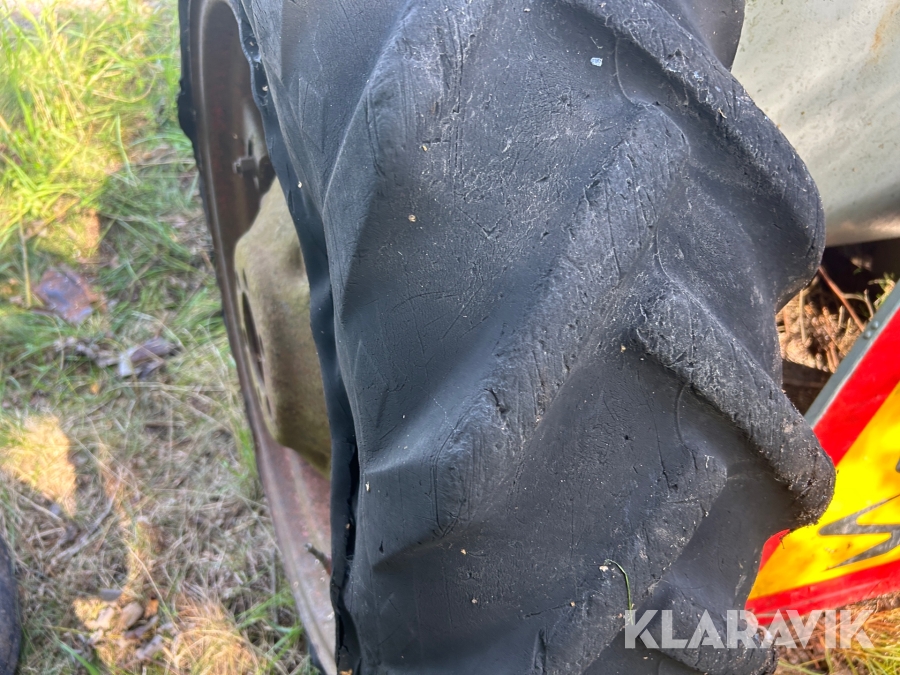 Volvo BM 10 fälgar och däck, Lidköping, Klaravik auktioner