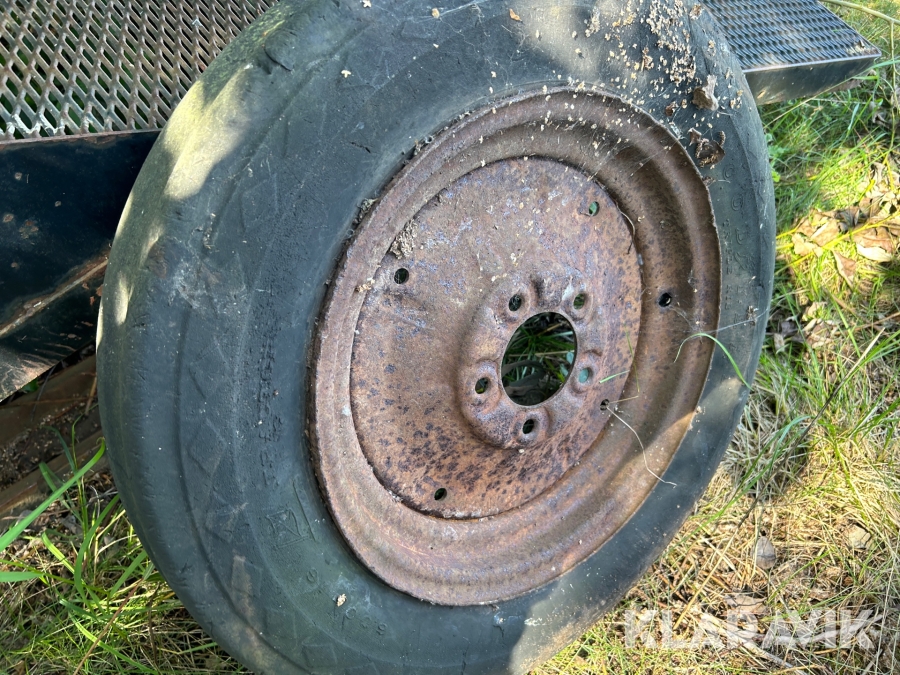 Volvo BM 10 fälgar och däck, Lidköping, Klaravik auktioner