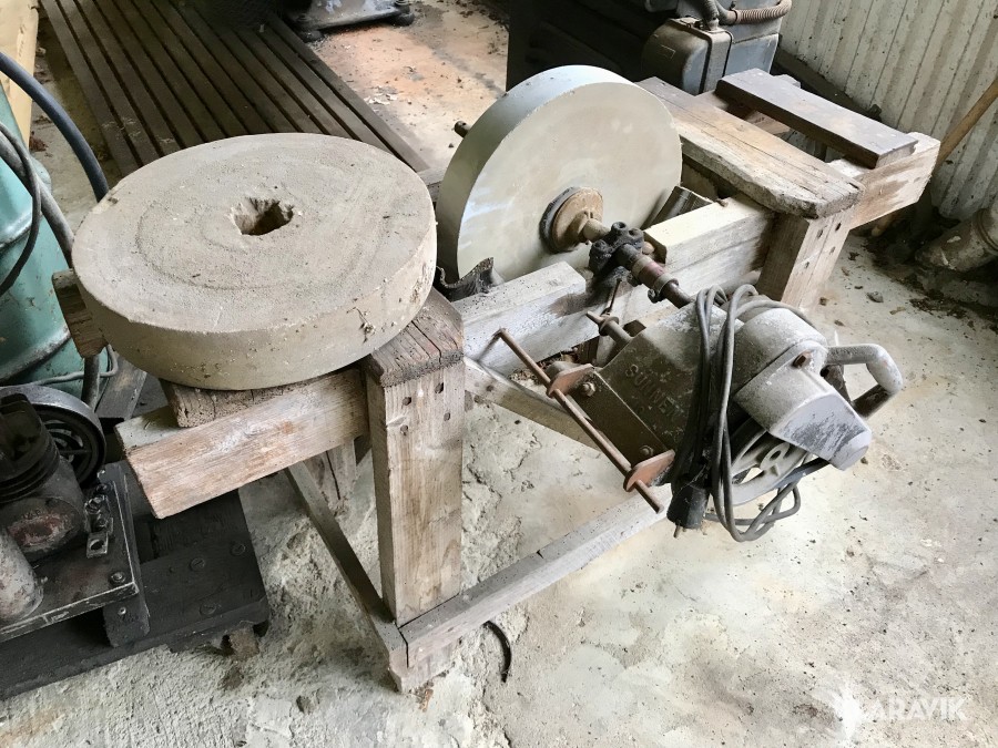 Klaravik Auktioner | Slipsten