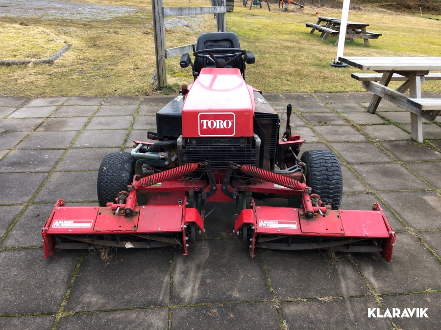 Klaravik Auktioner | Gräsklippare Toro Reelmaster 216