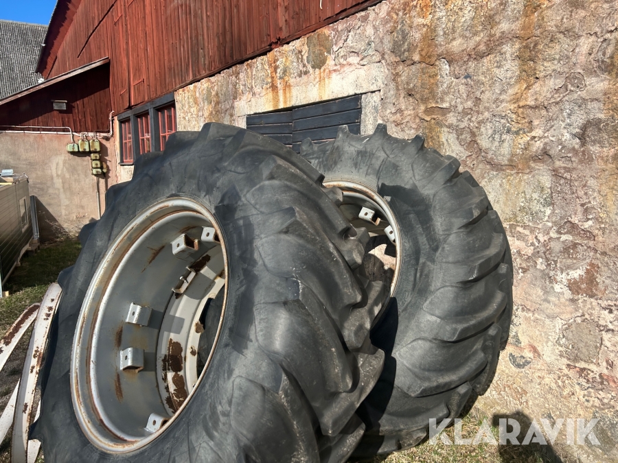 Dubbelmontage Taurus 20,8-R38, Enköping, Klaravik auktioner