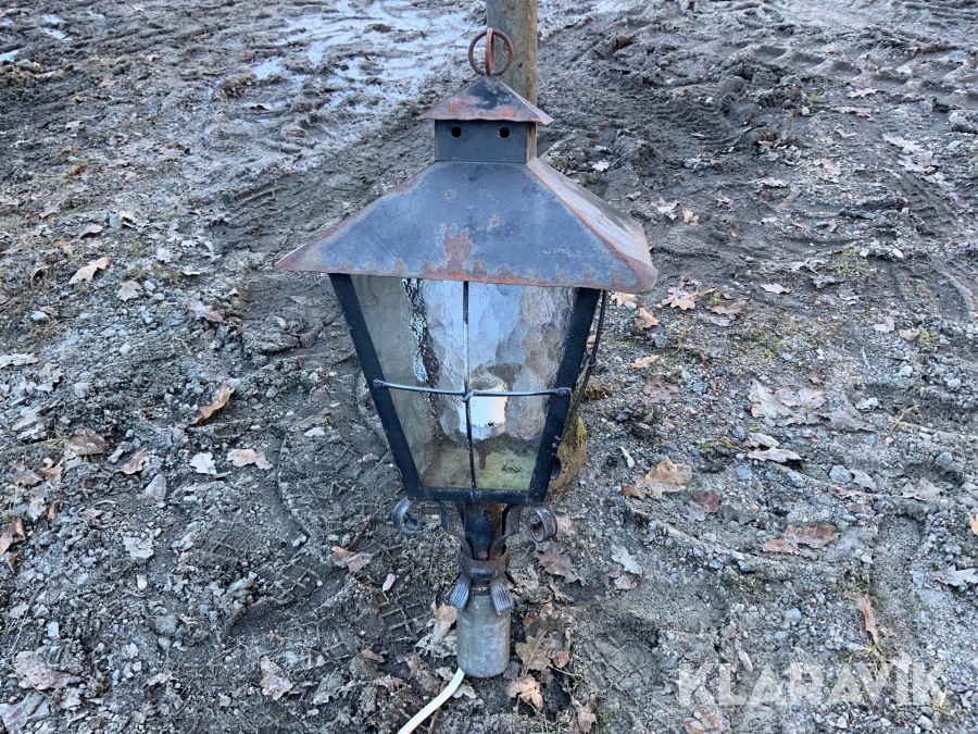 Lyktstolpe med lykta, Alingsås, Klaravik auktioner