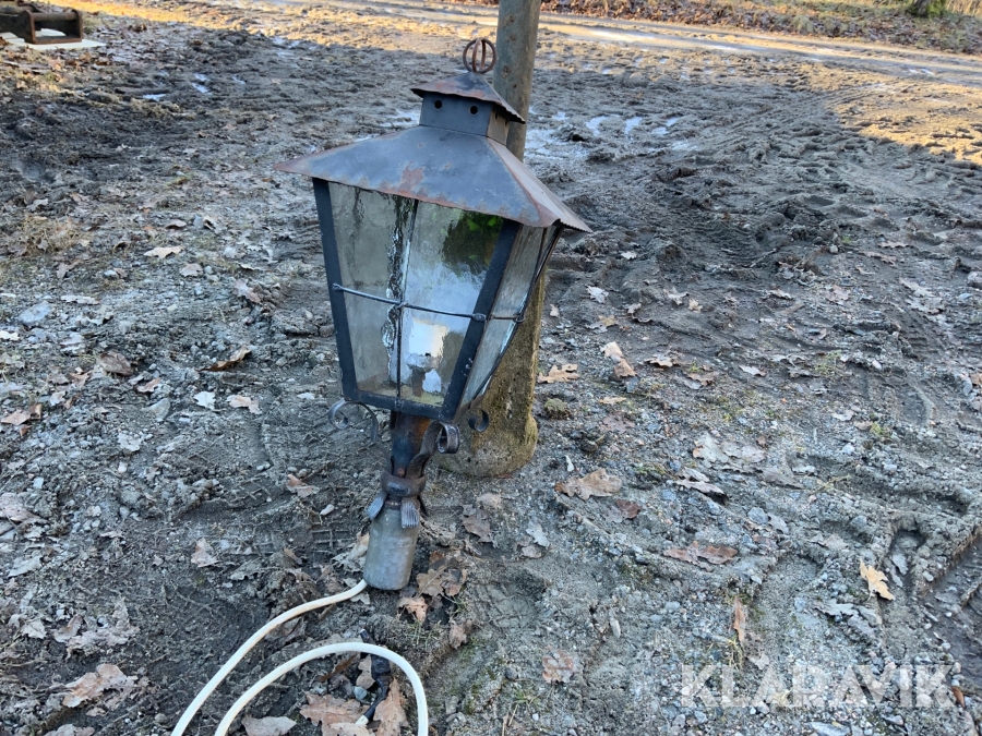 Lyktstolpe med lykta, Alingsås, Klaravik auktioner