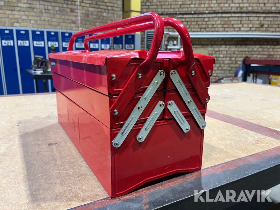 Verktygslåda med plåtslageriverktyg, Finspång, Klaravik aukt