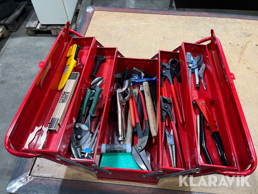 Verktygslåda med plåtslageriverktyg, Finspång, Klaravik aukt