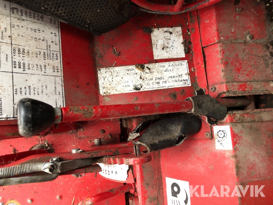 Klaravik Auktioner | Tröska MF 430 11 fot