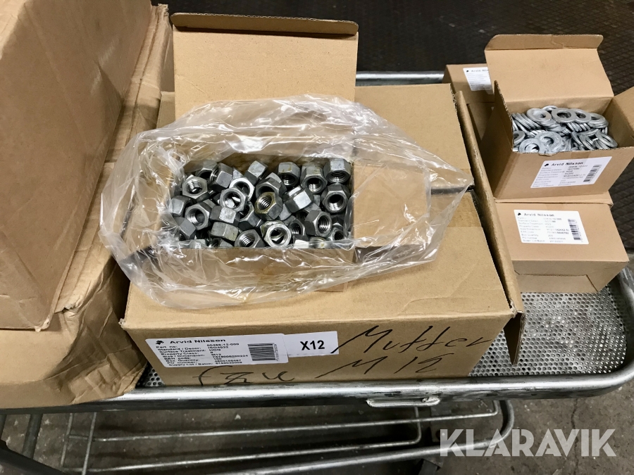 Klaravik Auktioner | Bult / mutter samt brickor varmförzinkat M12