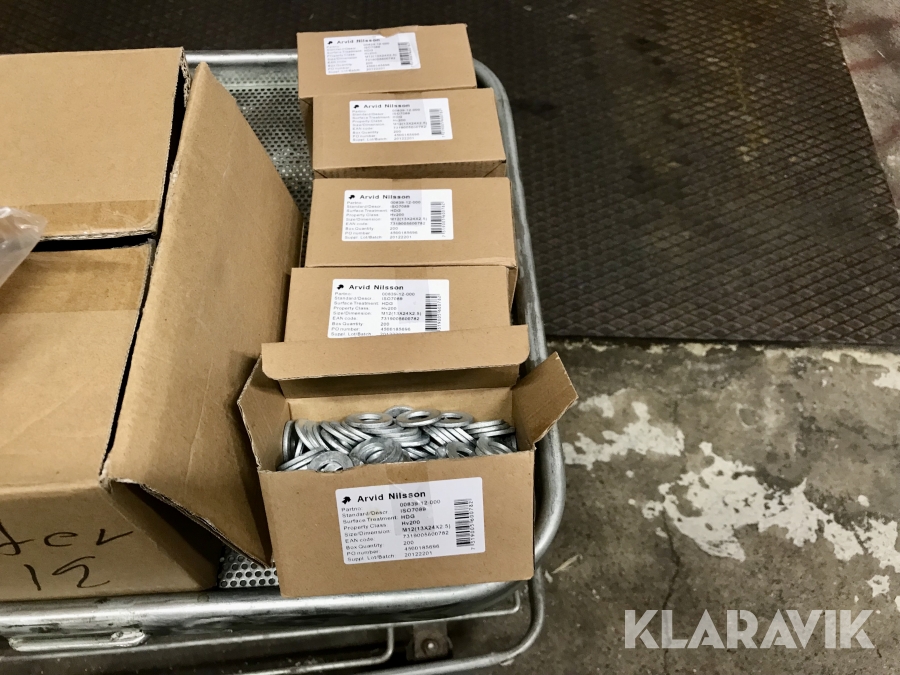 Klaravik Auktioner | Bult / mutter samt brickor varmförzinkat M12