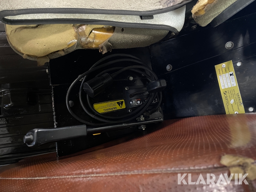 Traktor Massey-Ferguson 350 med frontlastare