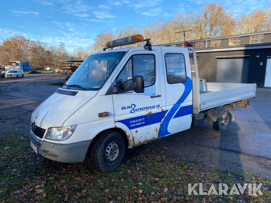 Lastbil Mercedes-Benz Sprinter med tipp