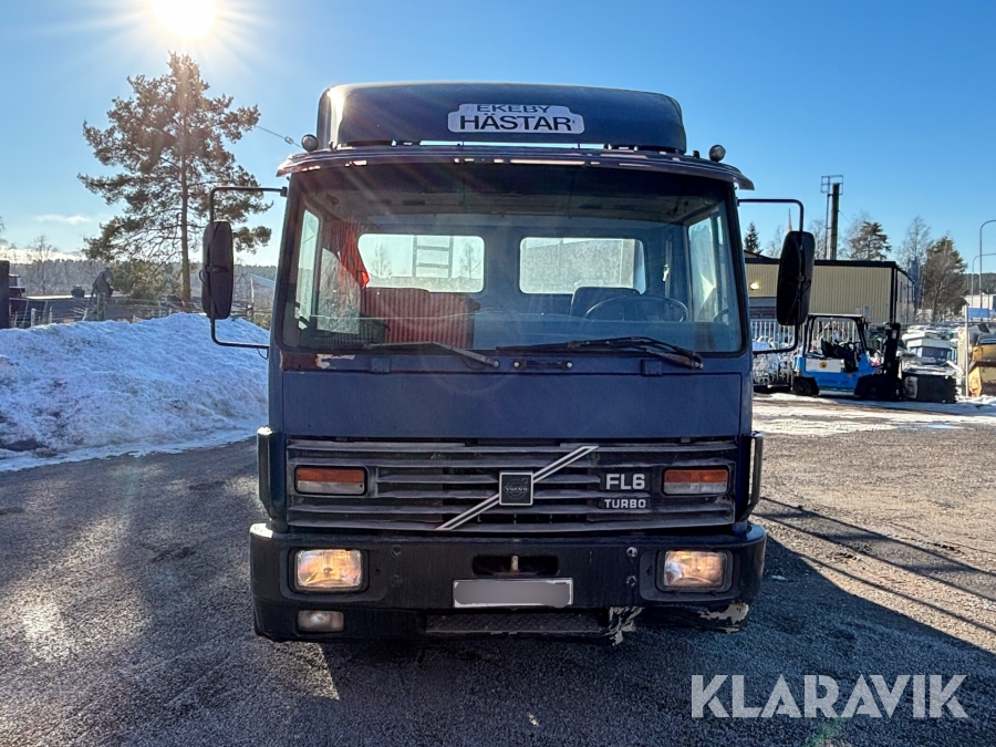 Flakbil Volvo FL614, Falun, Klaravik auktioner