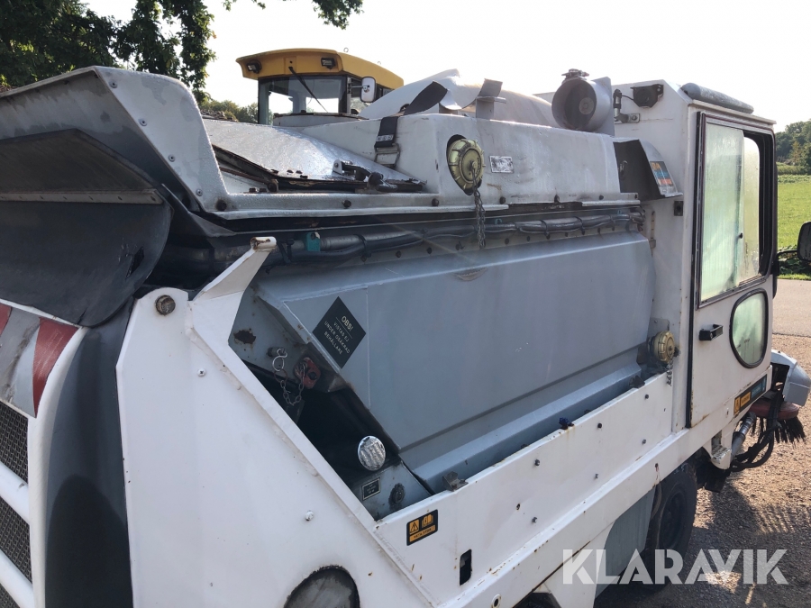 Klaravik Auktioner | Sopmaskin Schmidt 153s Compact