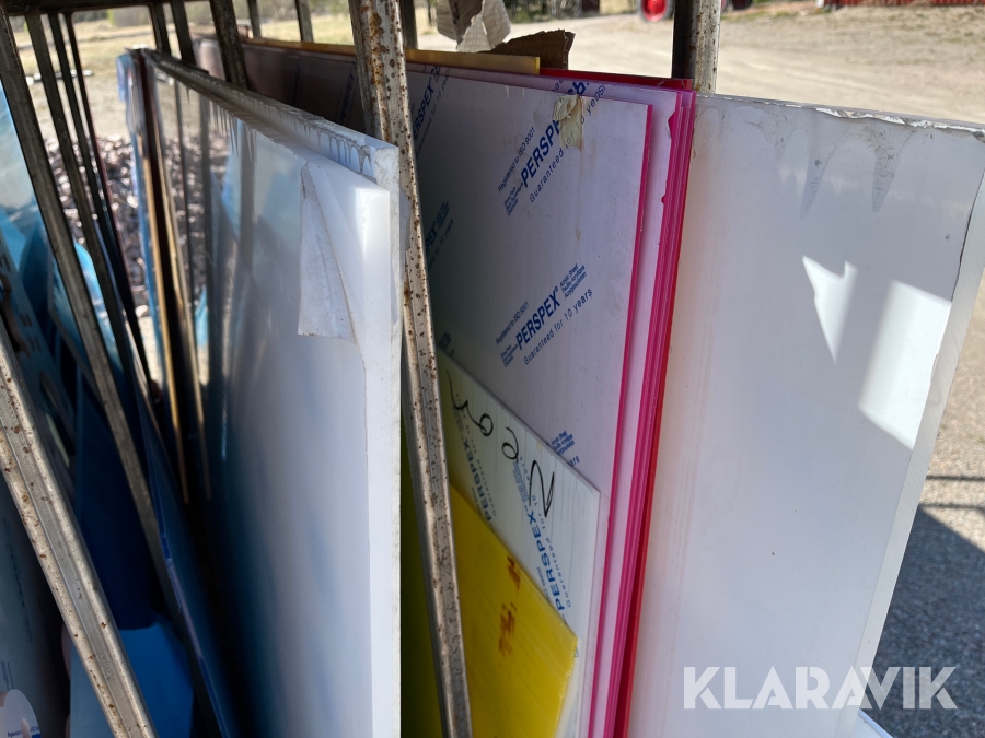 Skyltmaterial plastskivor, Hallstahammar, Klaravik auktioner