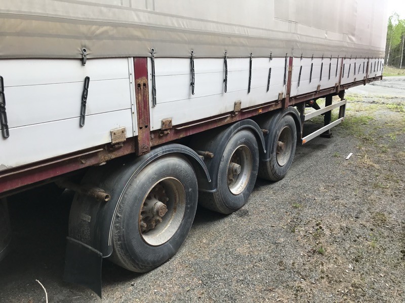 Lastbilssläp 3-axlat Briab