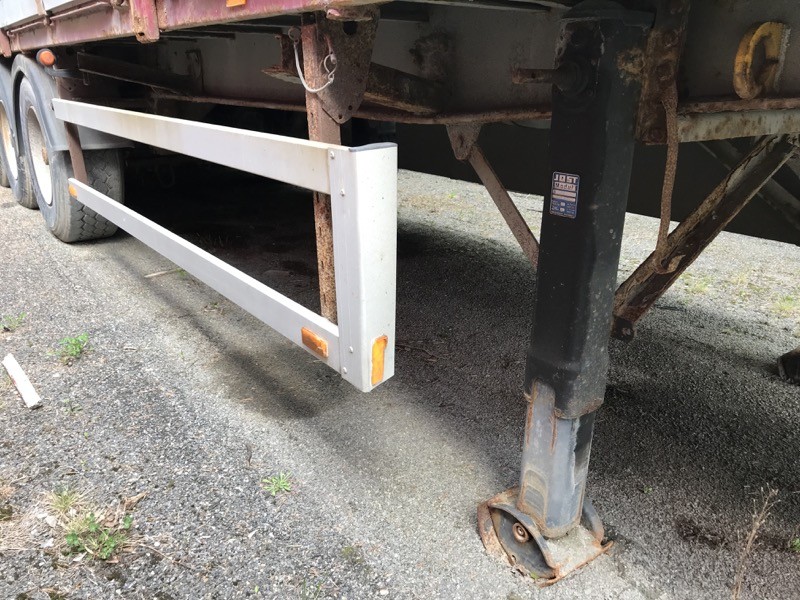 Lastbilssläp 3-axlat Briab