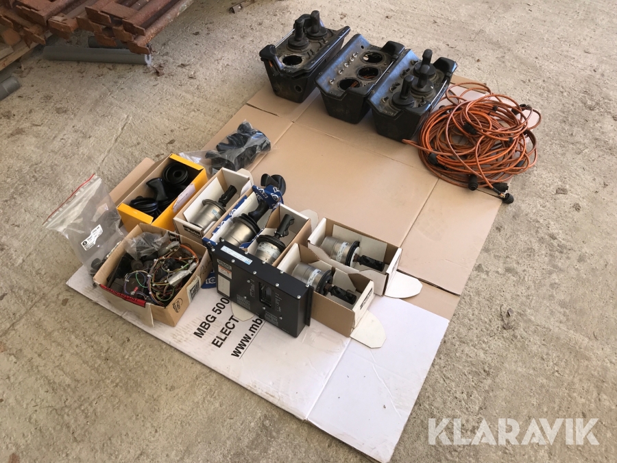 Klaravik Auktioner | Styrspakar Voac / Parker