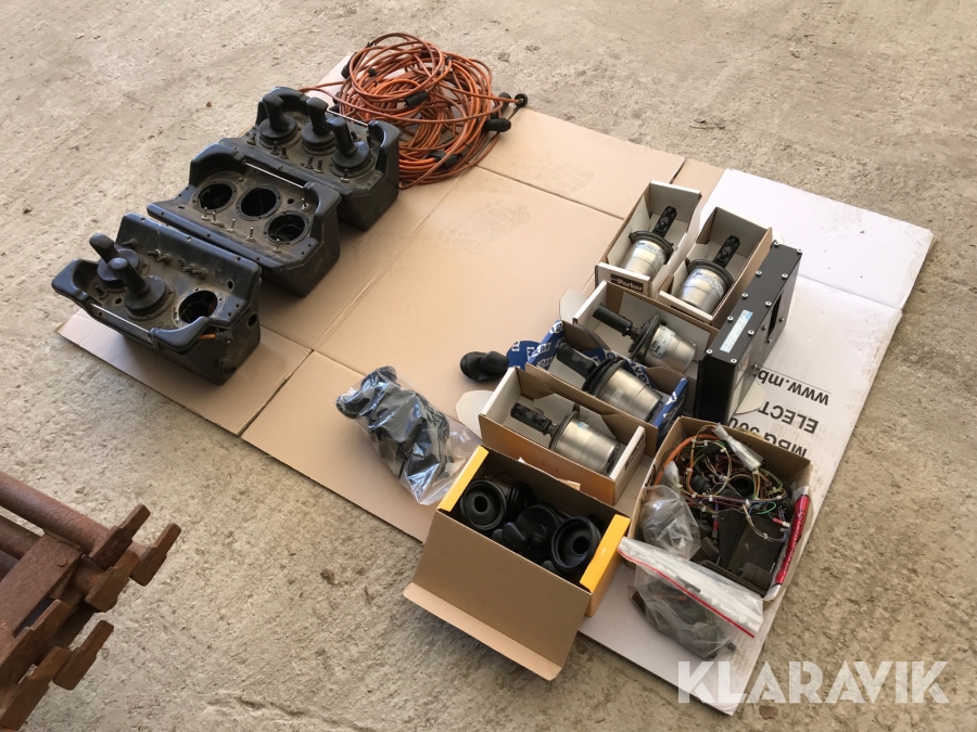 Klaravik Auktioner | Styrspakar Voac / Parker