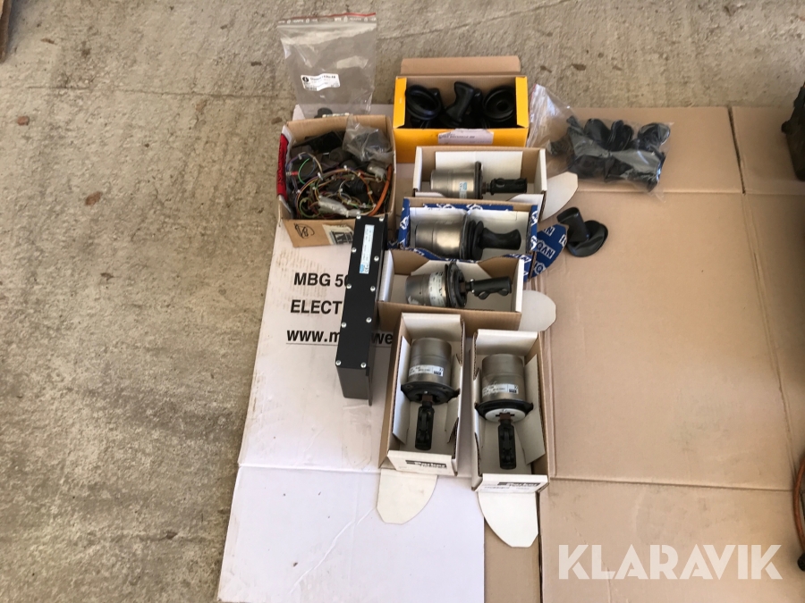 Klaravik Auktioner | Styrspakar Voac / Parker