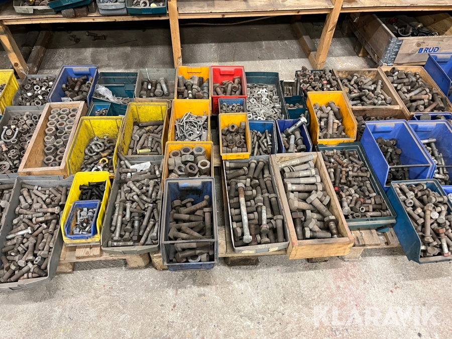 Parti med bult och mutter, Östhammar, Klaravik auktioner