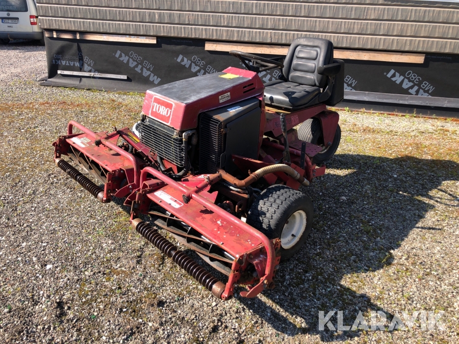 Klaravik Auktioner | Gräsklippare Toro Reelmaster 216