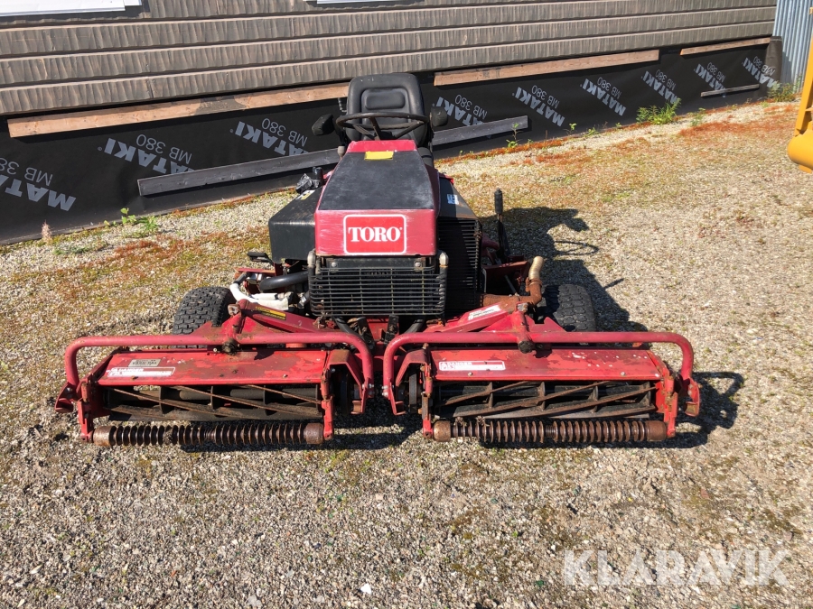 Klaravik Auktioner | Gräsklippare Toro Reelmaster 216