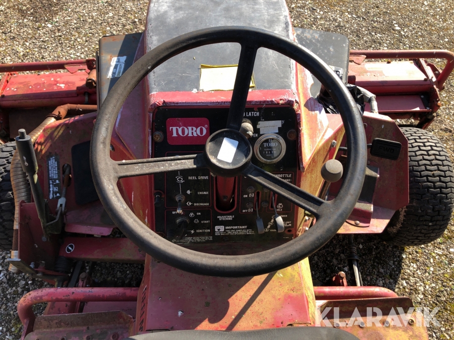 Klaravik Auktioner | Gräsklippare Toro Reelmaster 216