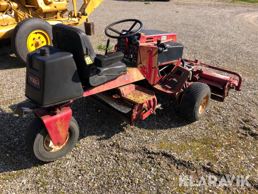 Klaravik Auktioner | Gräsklippare Toro Reelmaster 216