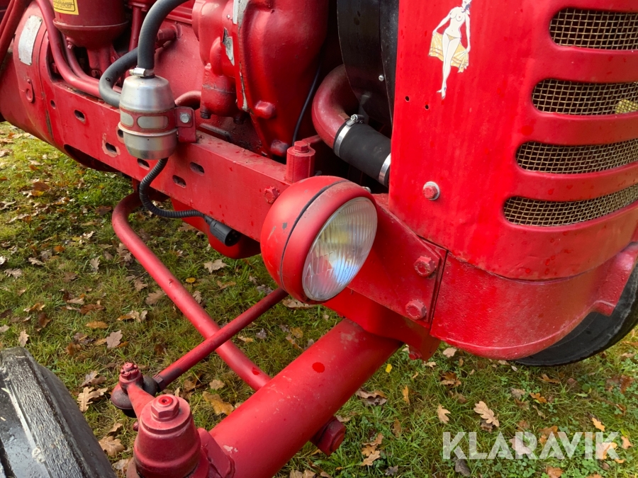 Traktor McCormick International B450