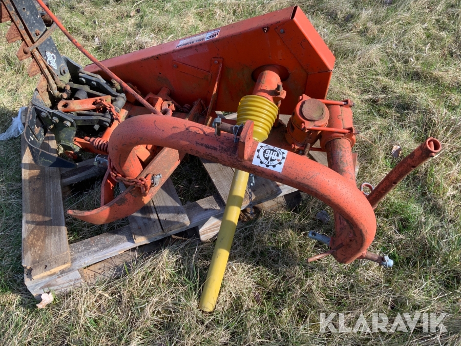 Klaravik Auktioner | Slåtterbalk Busatis 1102