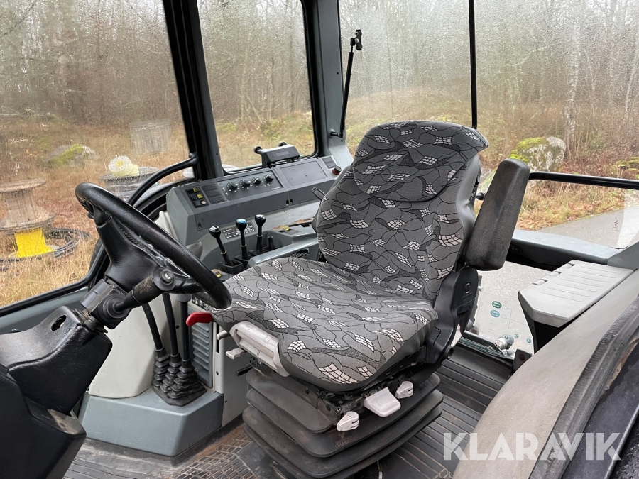 Traktor Valtra Valmet 8450, Hultsfred, Klaravik auktioner