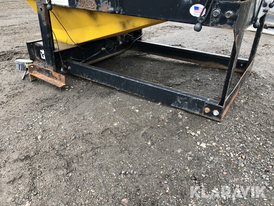 Klaravik Auktioner | Sandspridare SnowEx SP-6000