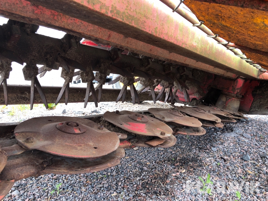 Klaravik Auktioner | Slåtterkross Taarup 307