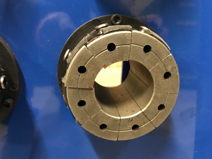 Hydraulslangpress med slangkap och slangskalare