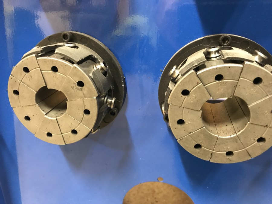 Hydraulslangpress med slangkap och slangskalare