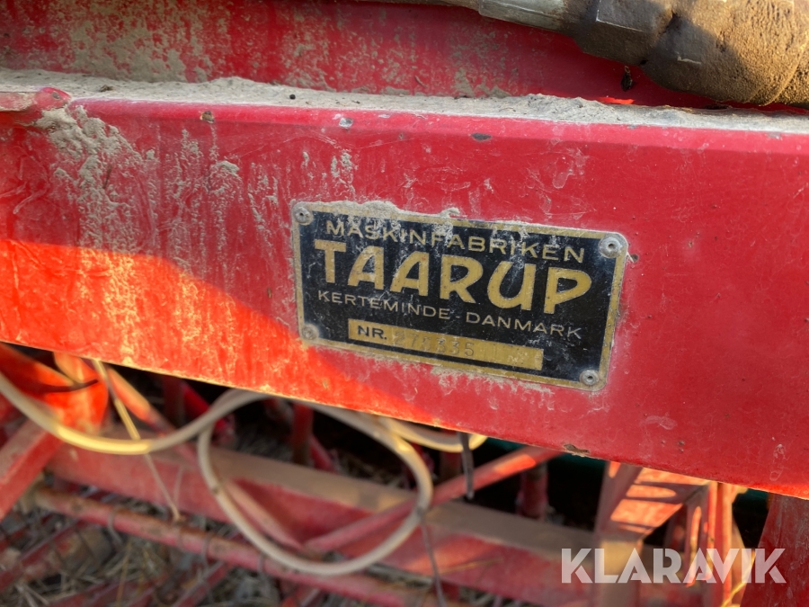 Såmaskin Taarup 4M.33RK, Kinda, Klaravik auktioner