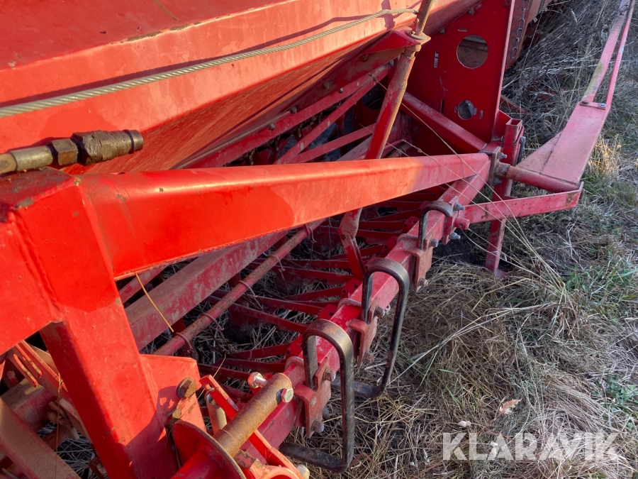 Såmaskin Taarup 4M.33RK, Kinda, Klaravik auktioner